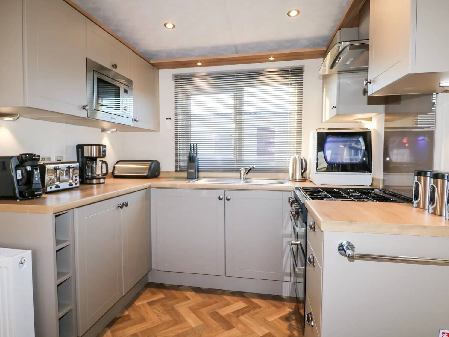Chichester Lakeside Holiday Park | Chichester | Vinnetrow Fm | Self ...