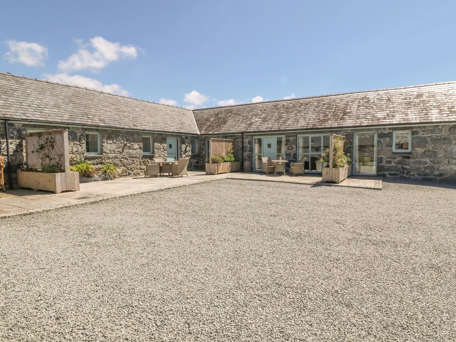 Tyddyn Goronwy | Talybont | Tal-y-bont | Self Catering Holiday Cottage
